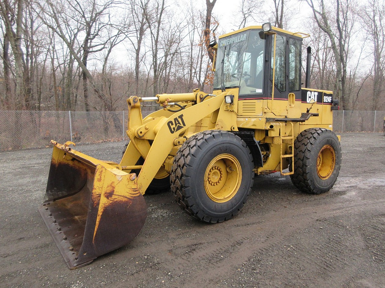 1995 CATERPILLAR 924F RUBBER TIRE WHEEL LOADER
