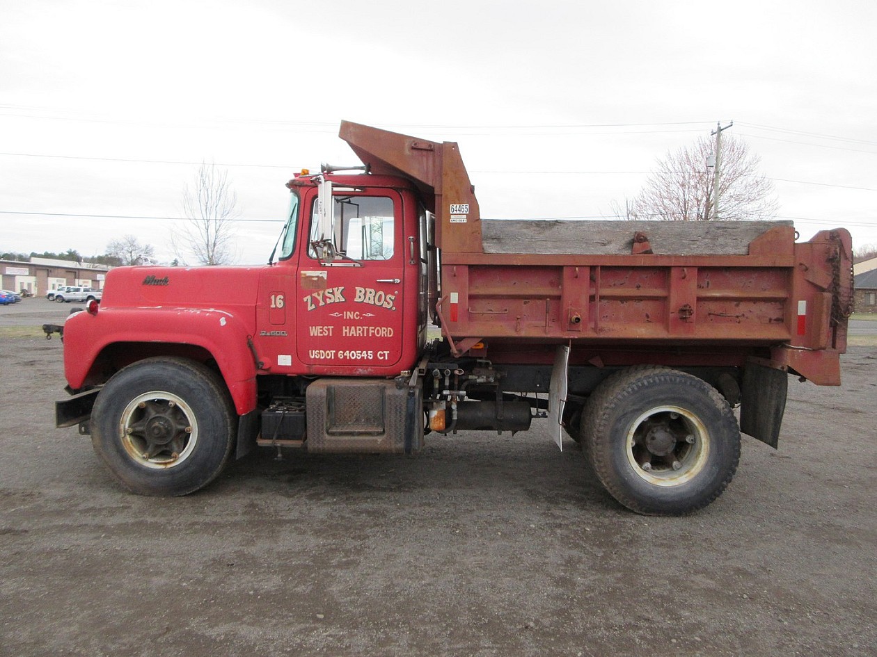 1967 MACK R600 S/A DUMP TRUCK